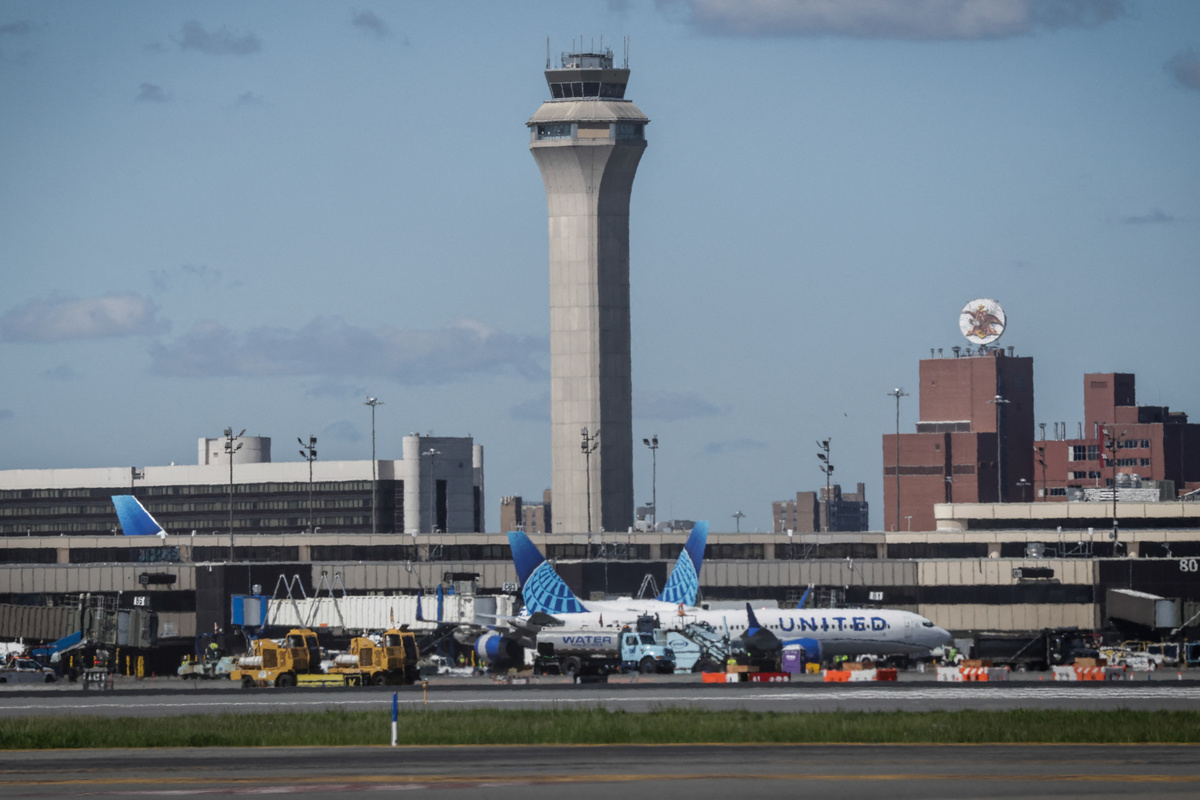 Flights reduced at Newark Airport after terrifying outage sparks chaos