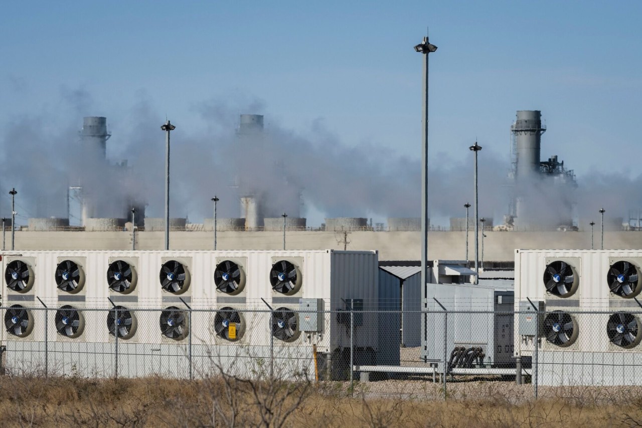 Bitcoin miners thrive off a new side hustle: Retooling their data ...