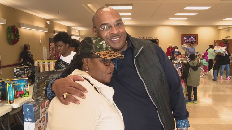 1,000 smiles: St. Louis toy giveaway brings Christmas joy to kids in need