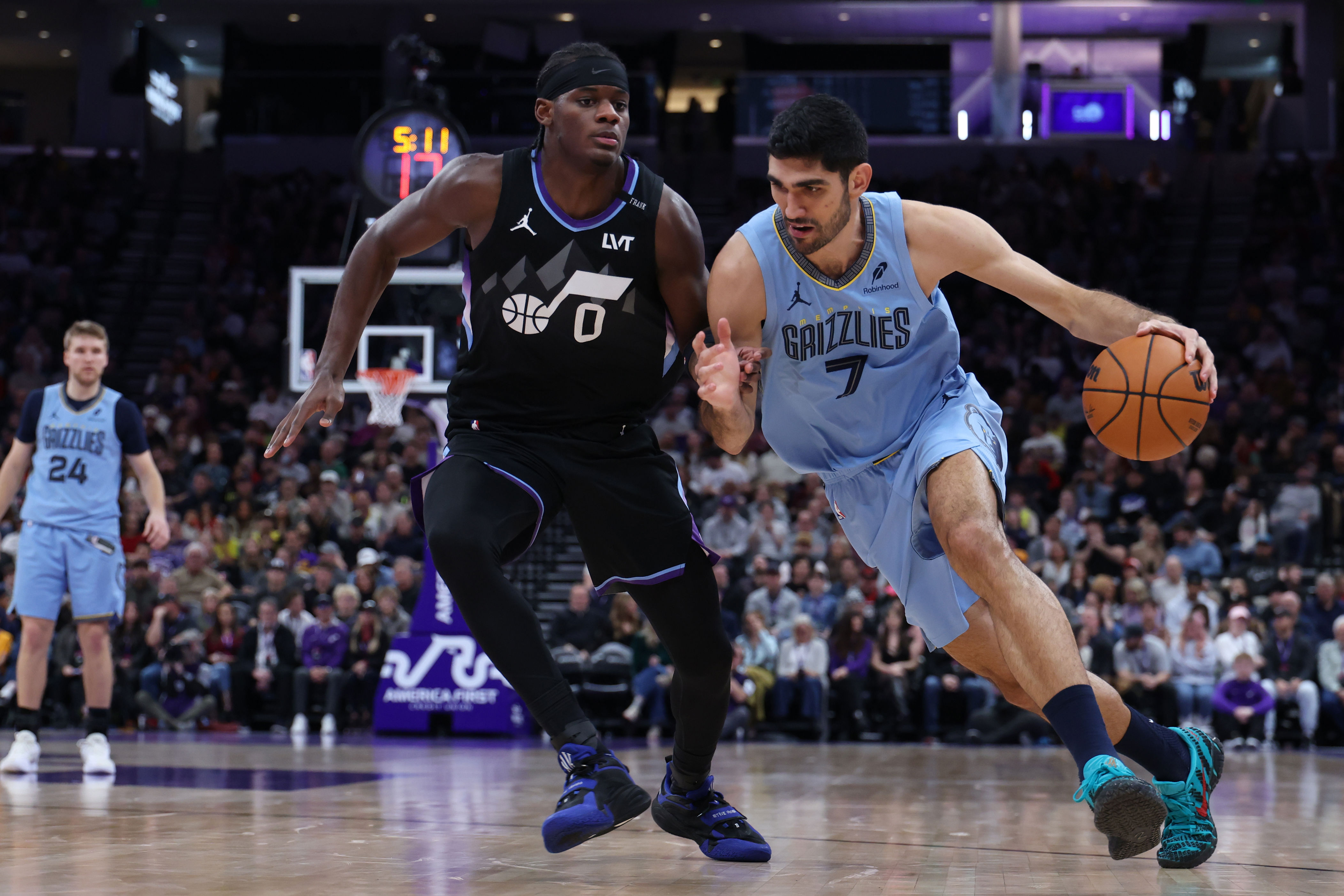 Santi Aldama scores a career-high 37 points, with 7 3-pointers, to lead ...