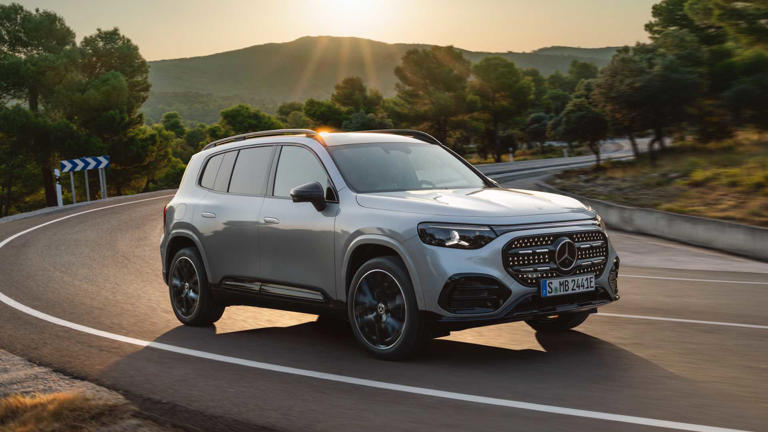 2027 Mercedes-Benz GLB-Class interior and exterior gallery