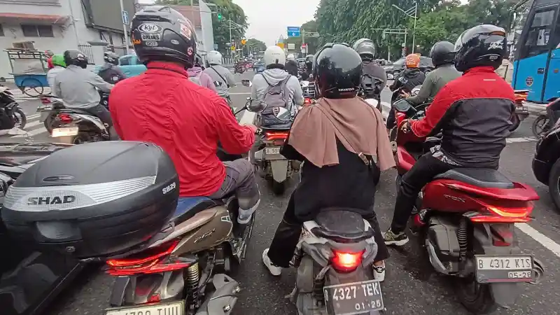 Jangan asal rem, ini etika mengerem sepeda motor demi keselamatan