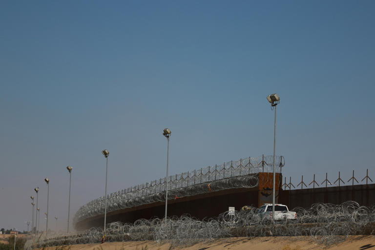 Trump suffers major defeat in effort to rescind refugees' rights as ...