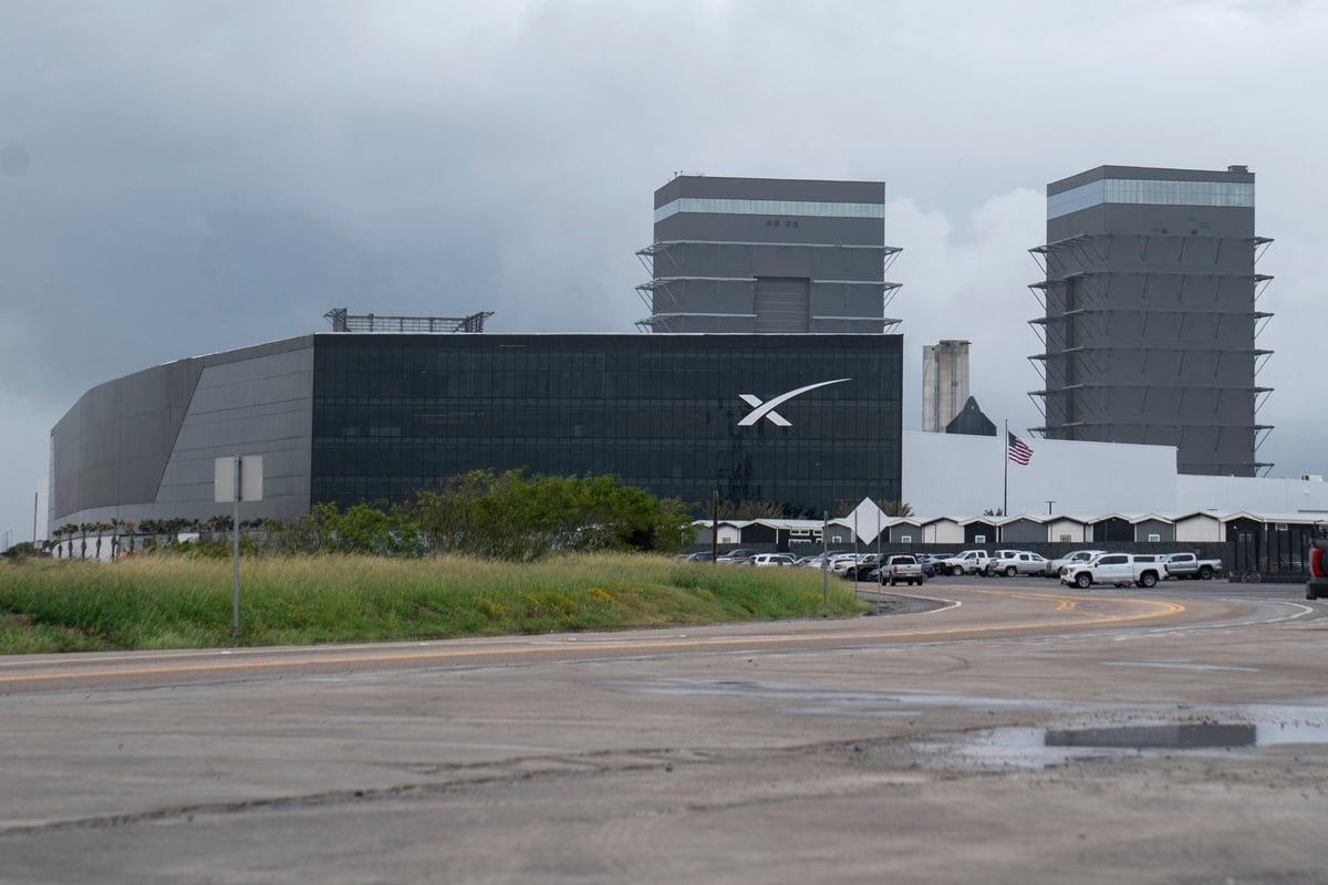 FAA hands SpaceX win over environmental groups with major approval