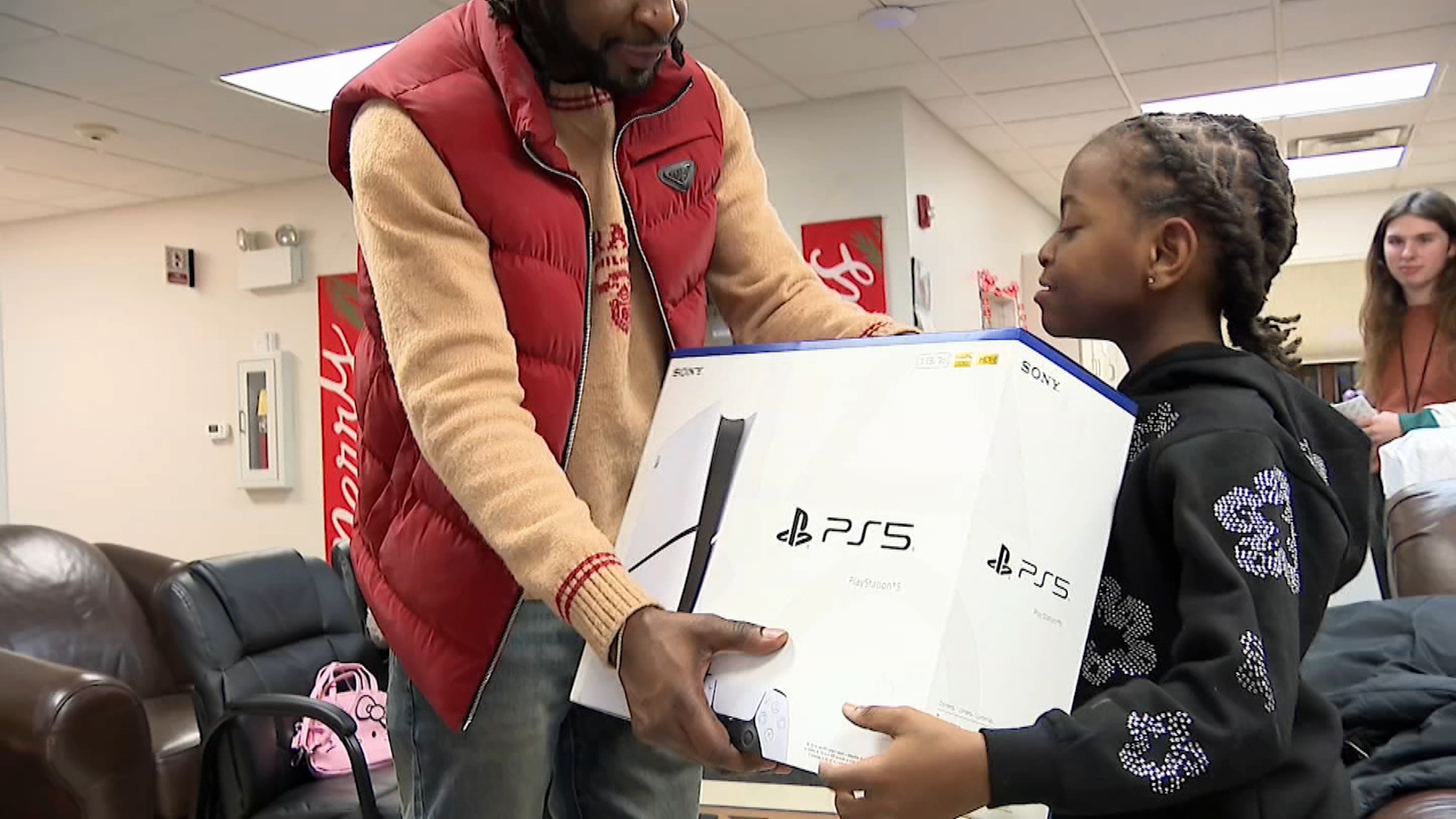 Chicago native rapper gifts presents to local family after attack ...