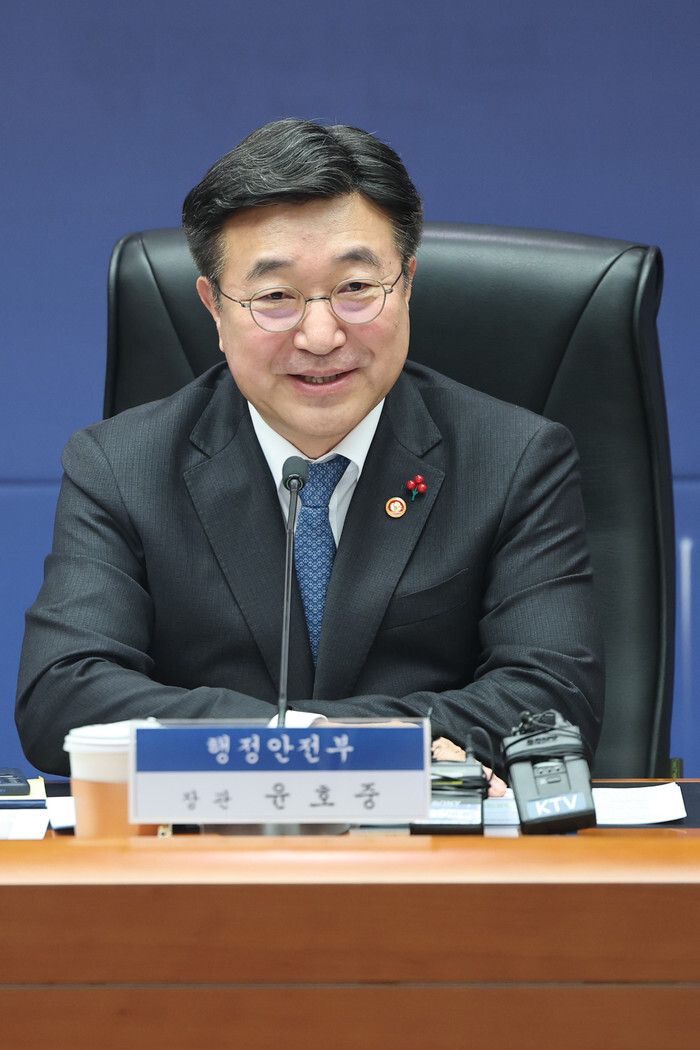 Meeting on policy coordination between central, local governments