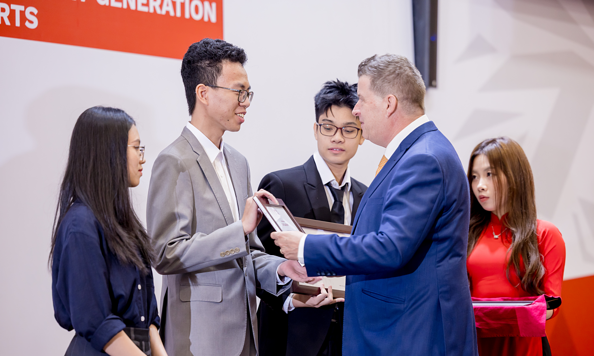 Scholarship program opens pathway to UK-standard degrees in Vietnam for ...