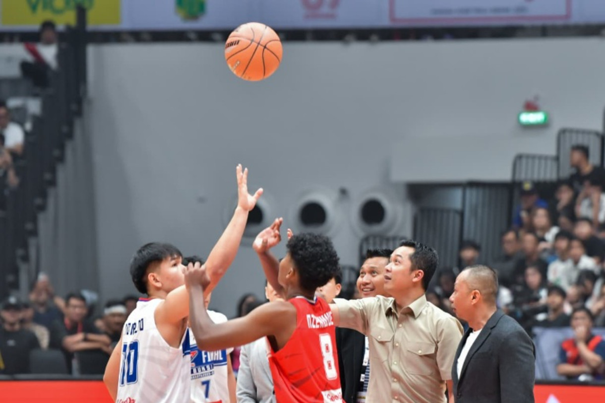 Dukung olahraga di kalangan pelajar, Wamenpora lakukan tip off final ...