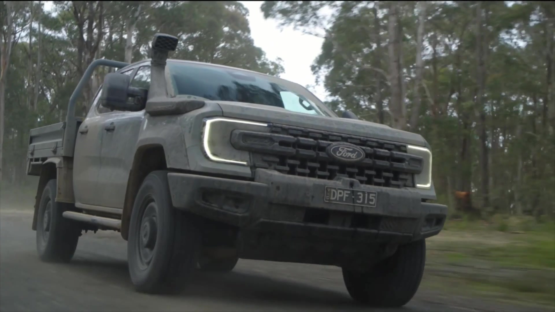 Ford Ranger Super Duty - Double cab in command grey - Driving video