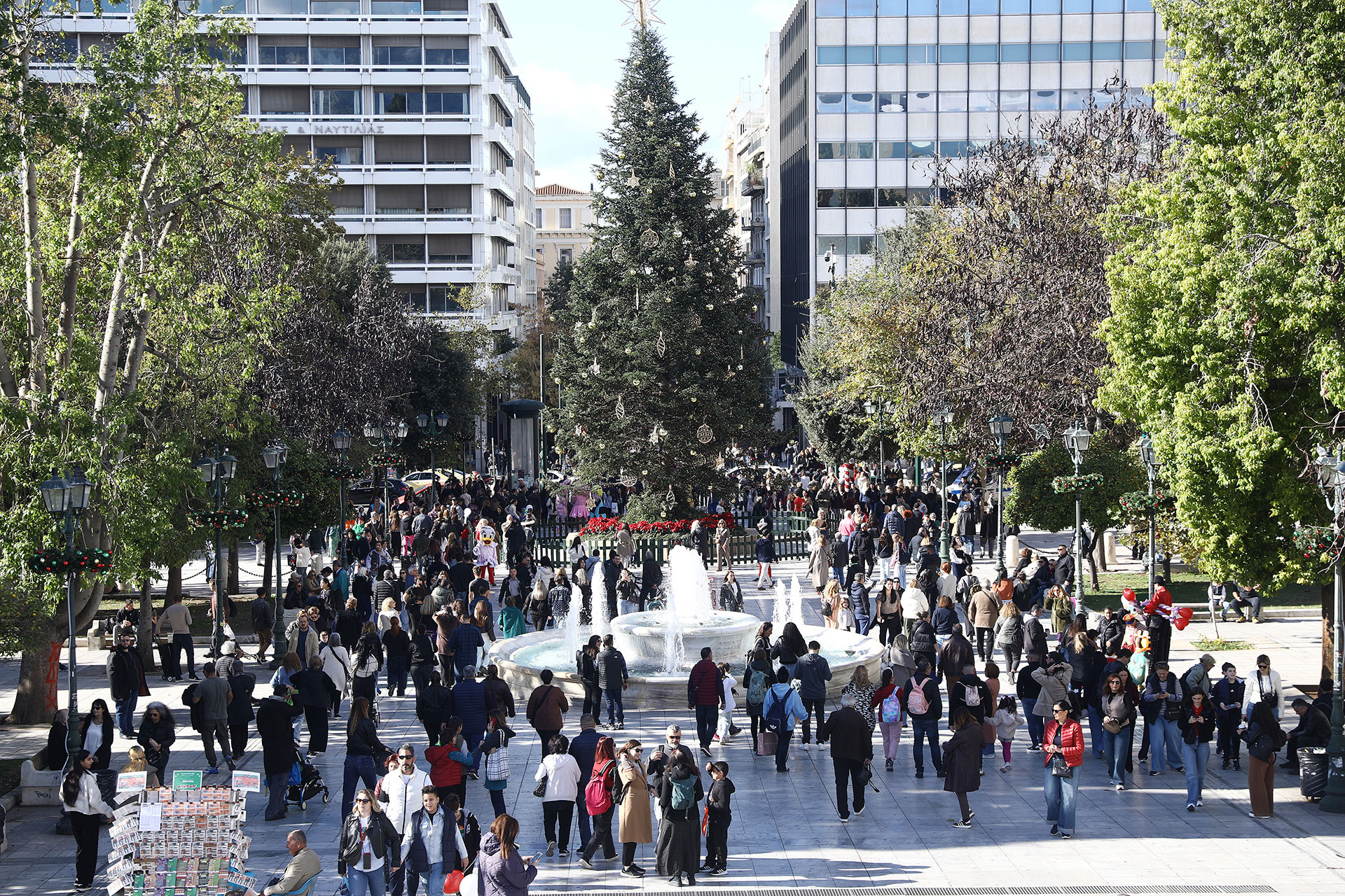 Εορταστικό ωράριο: Πώς λειτουργούν μαγαζιά και σούπερ μάρκετ σήμερα ...