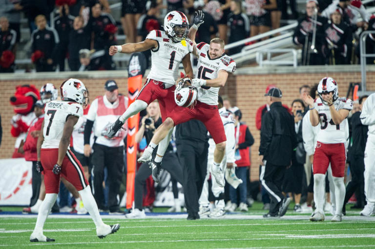 9,800-yard Sun Belt QB enters transfer portal