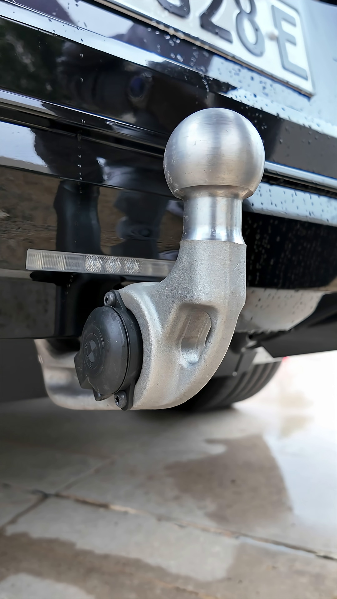 BMW iX3 electric towing hook