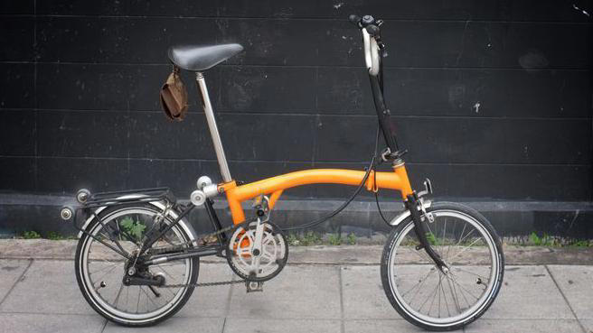 Foldable bikes connect railway station with town
