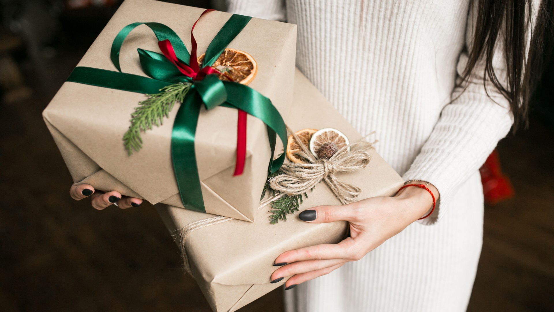 Experts have identified 6 types of people who give gifts, which one are ...