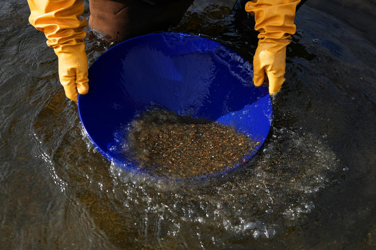 There’s gold in that there river, say Minnesota treasure hunters