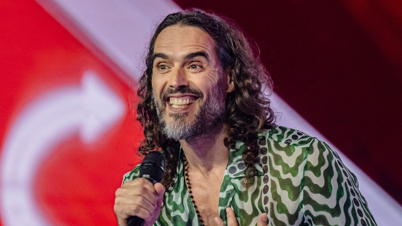 Russell Brand, l’ex-mari de Katy Perry, de nouveau inculpé pour un viol ...