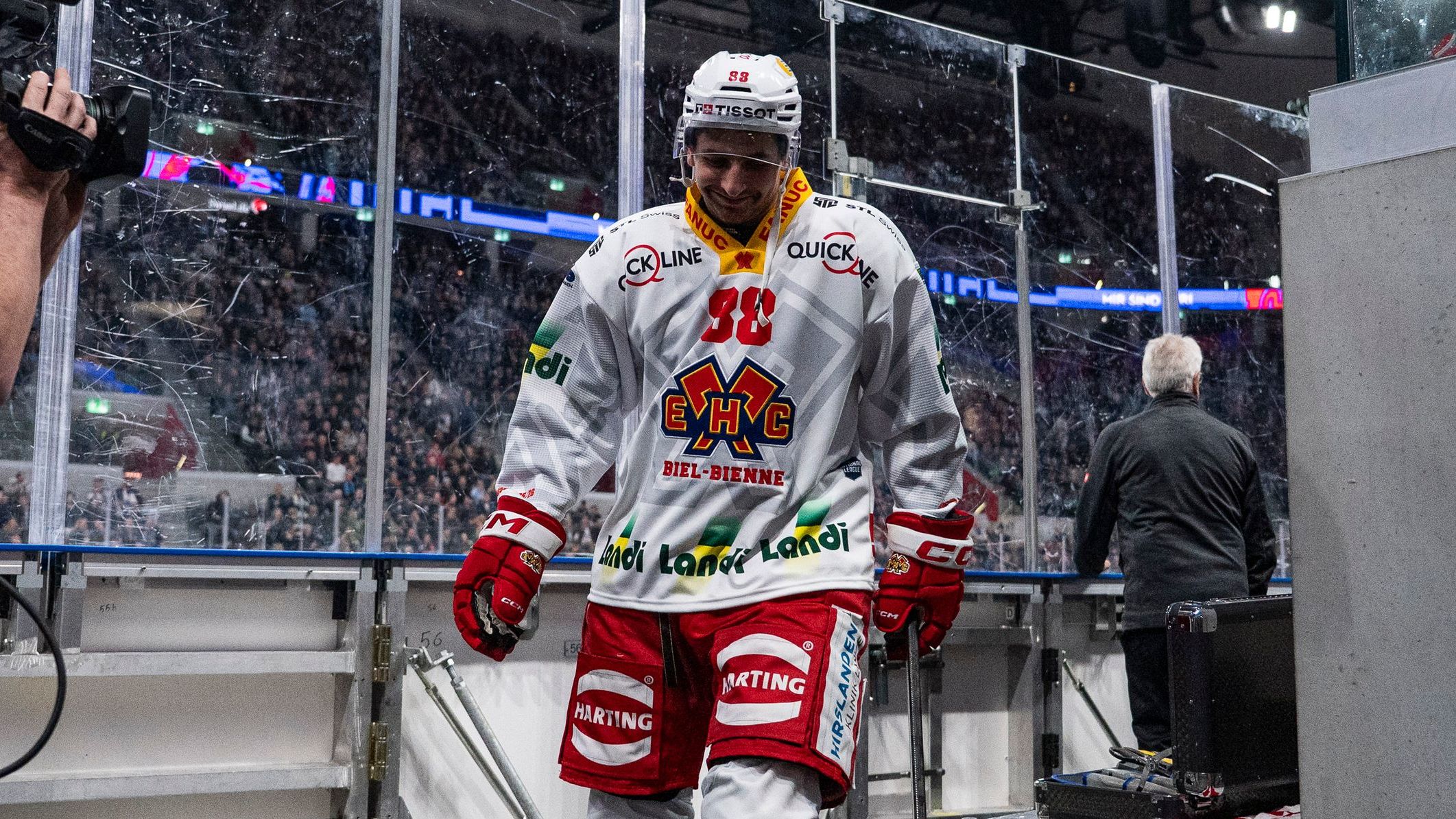 Huuhtanen wird für seinen Check gegen Andrighetto bestraft