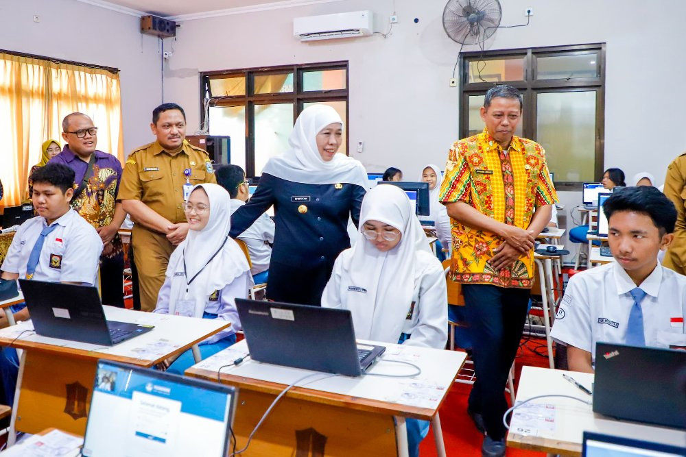 Buruh kecewa Khofifah tetapkan UMP Jatim 2026 sebesar Rp2,44 juta