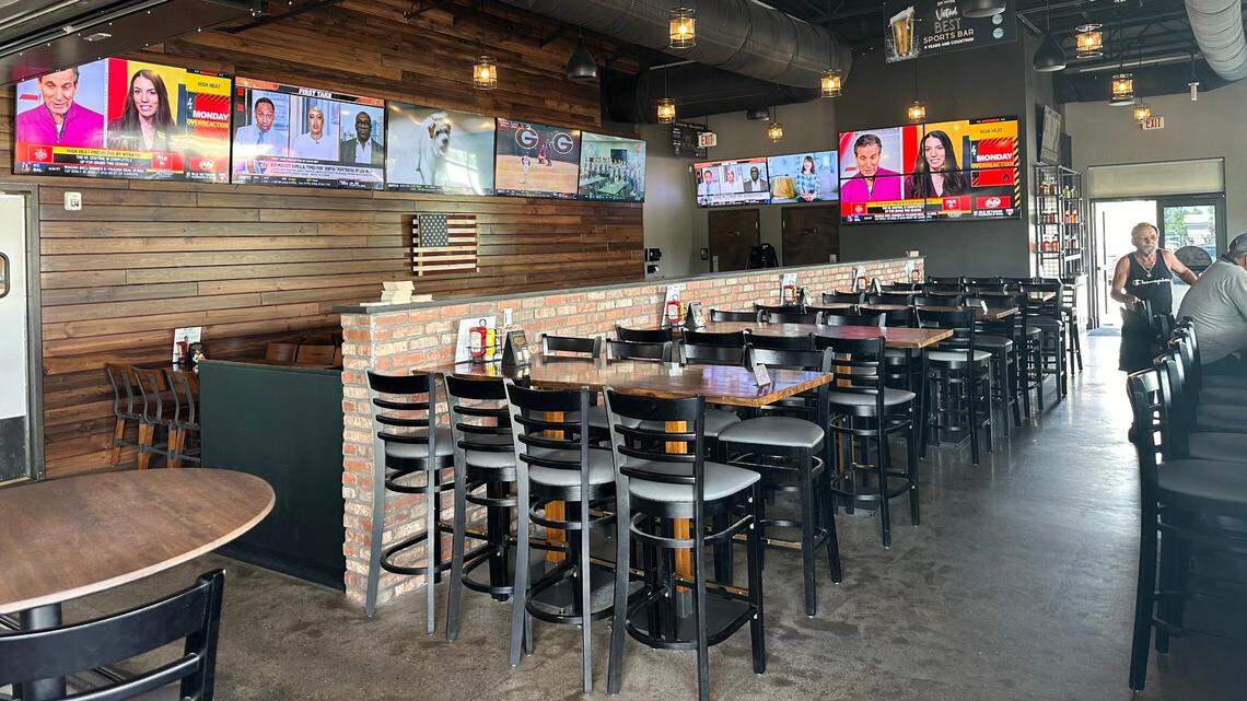 What restaurants and stores recently opened in Manatee County? Take a look