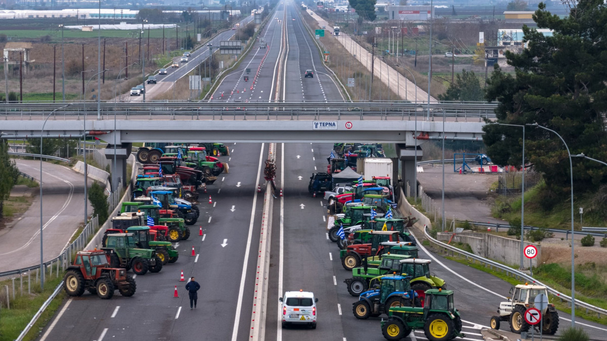 Αγροτικά μπλόκα: Οι κυκλοφοριακές ρυθμίσεις στη Νέα Οδό, στον Ε-65 και ...