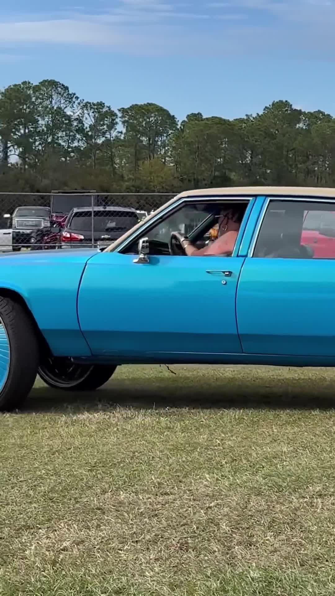 Cadillac on 30’ DUB blessed floaters riding