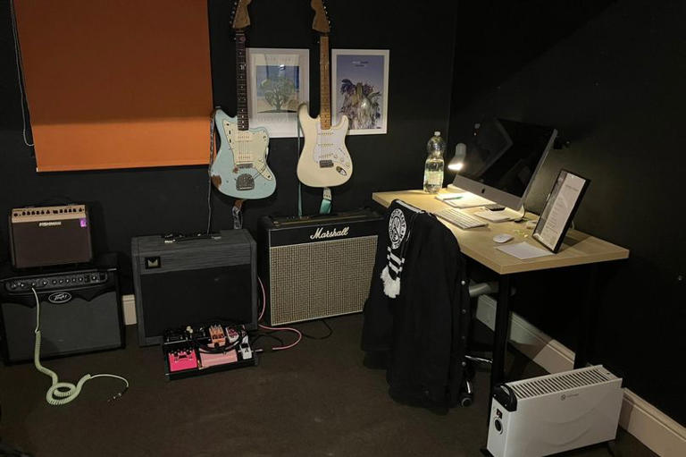 Hull man who fixes guitars for famous bands wins prestigious award