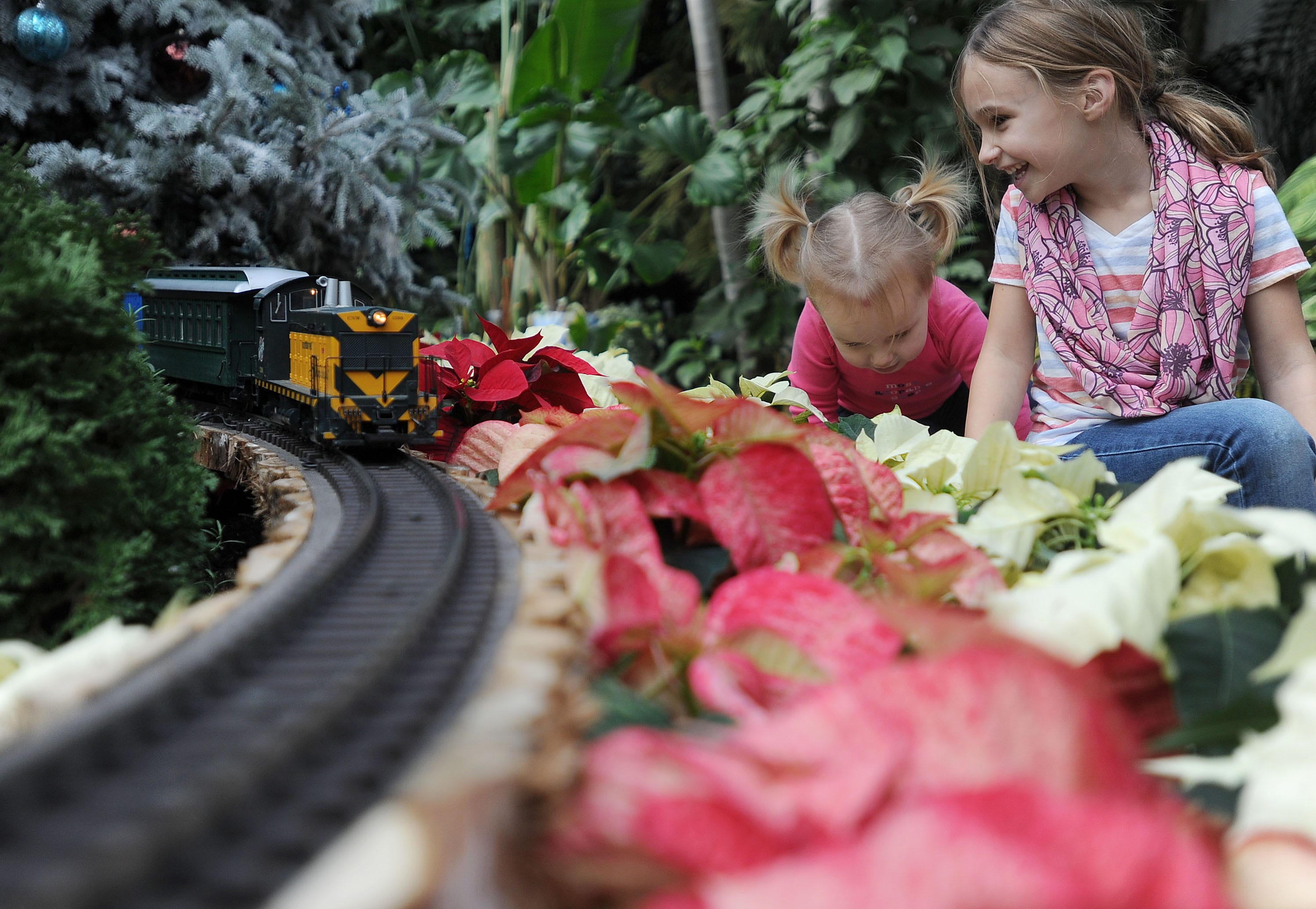 RG Express continues tradition of holiday charm, local landmarks