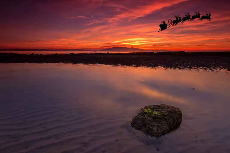 How to see Santa flying home over the UK in the sky on Christmas Day ...