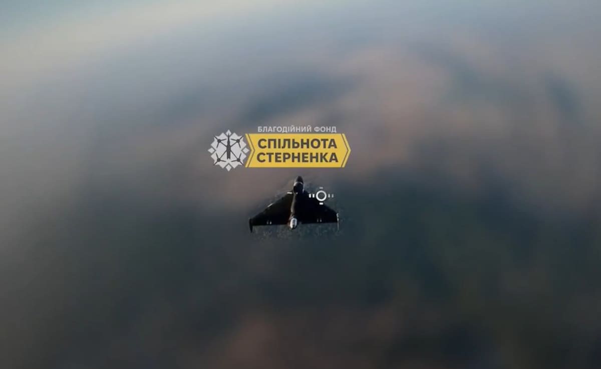 Video: Moment cheap Ukrainian 'sting' outsmarted a Russian jet-powered ...