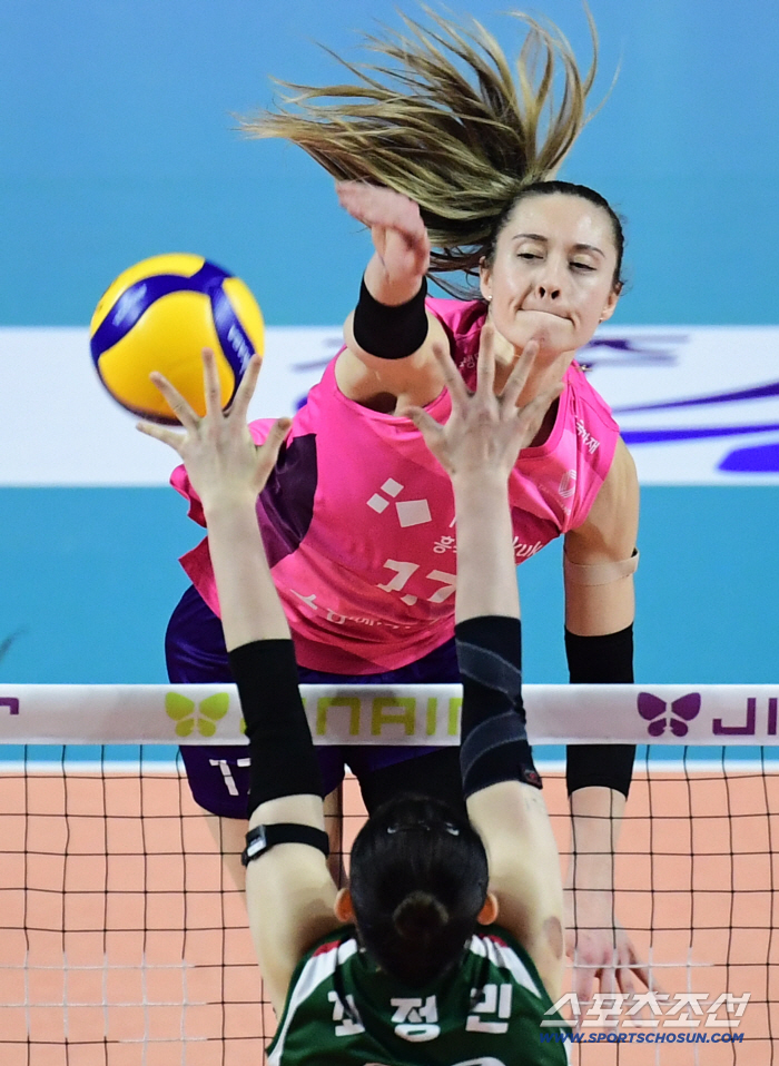 Rebecca's confident spike