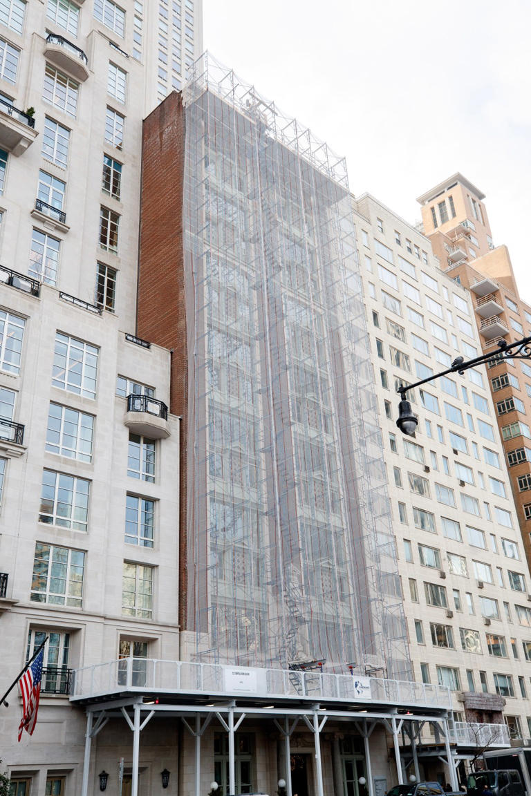 Supertall Billionaires’ Row tower construction made neighboring ...