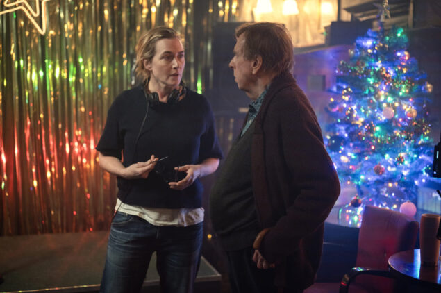 Con “Goodbye June” Kate Winslet debutta alla regia: il film di Natale ...