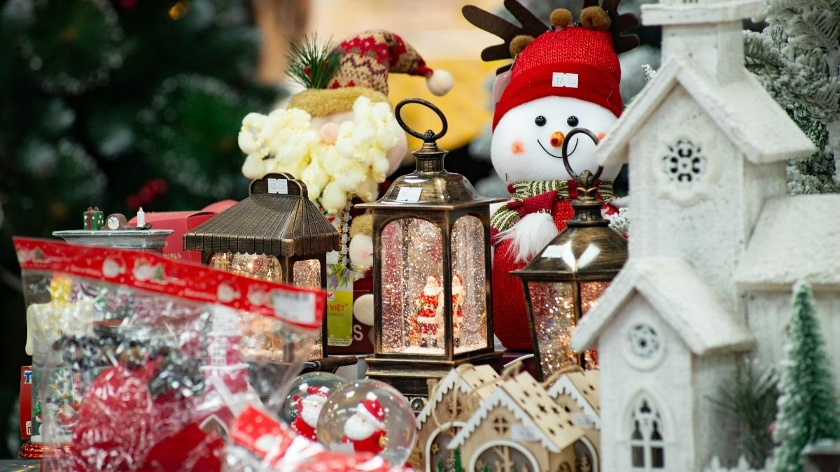 Which country exports the most Christmas decorations in 2025?