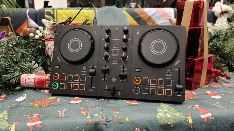 I swapped my pro DJ decks for this small, cheap DJ controller — here's ...