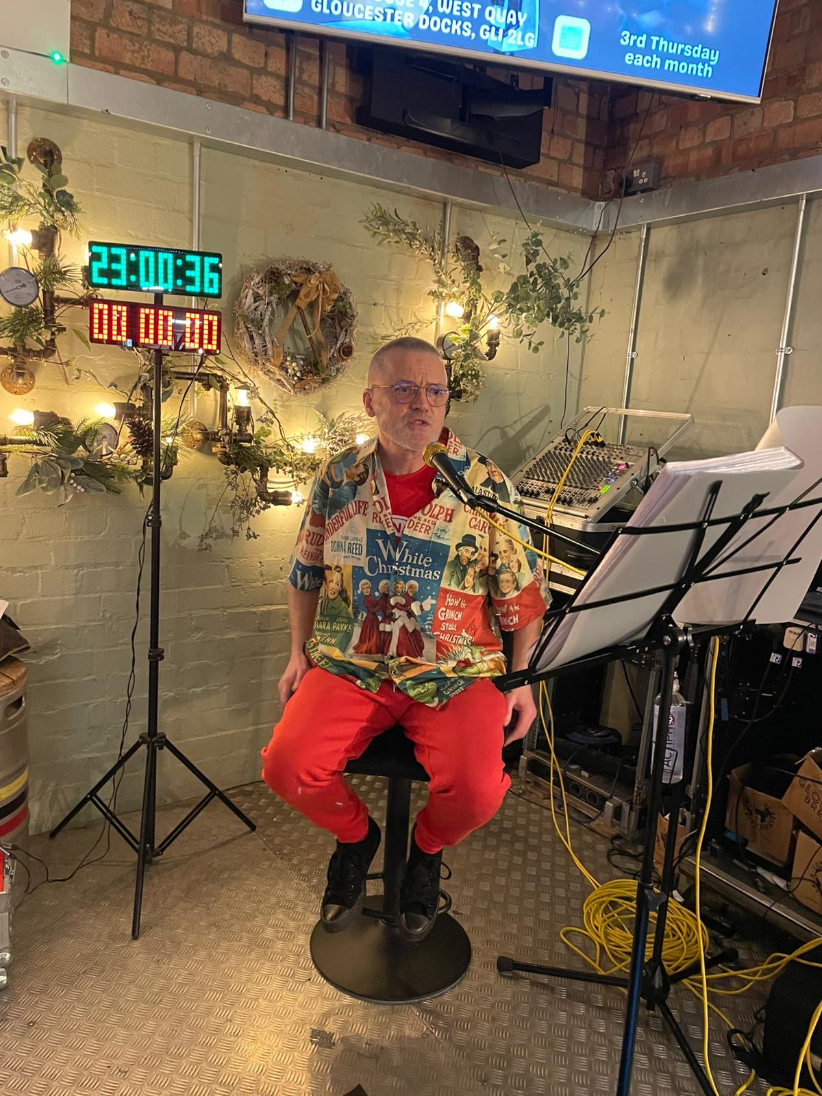 Man sings Christmas songs for 42 hours straight, attempts world record