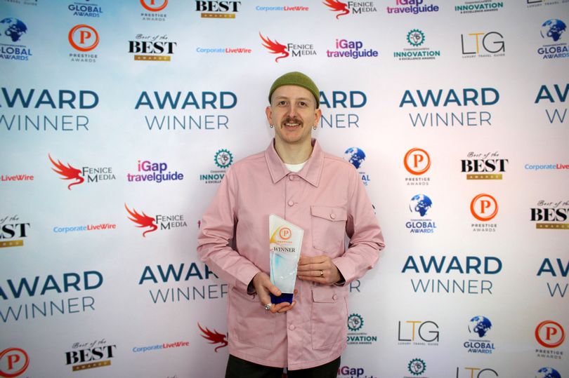 Hull man who fixes guitars for famous bands wins prestigious award