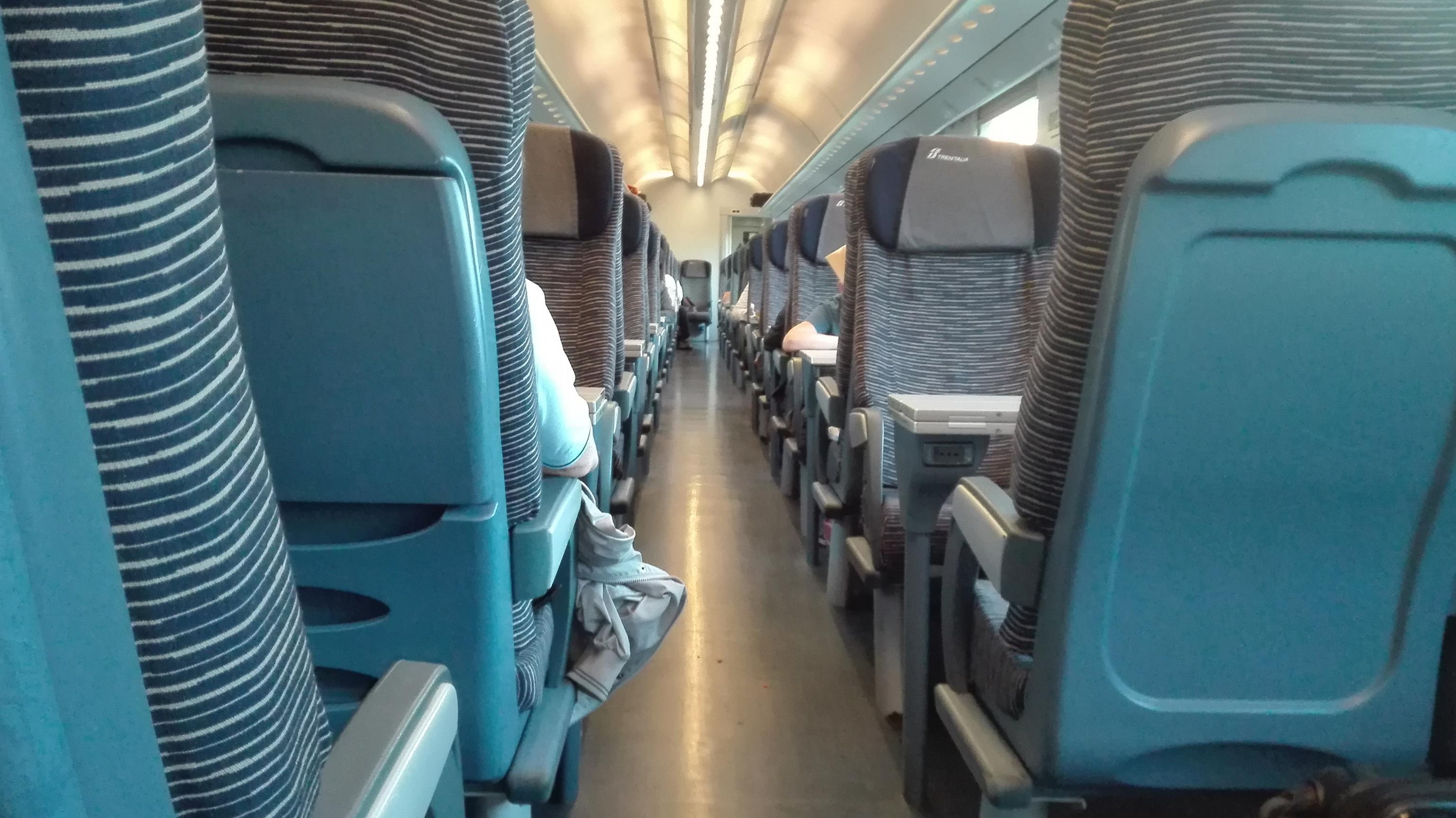 Intimidazione a sindacalista Uil, bossolo e bottiglia benzina su auto