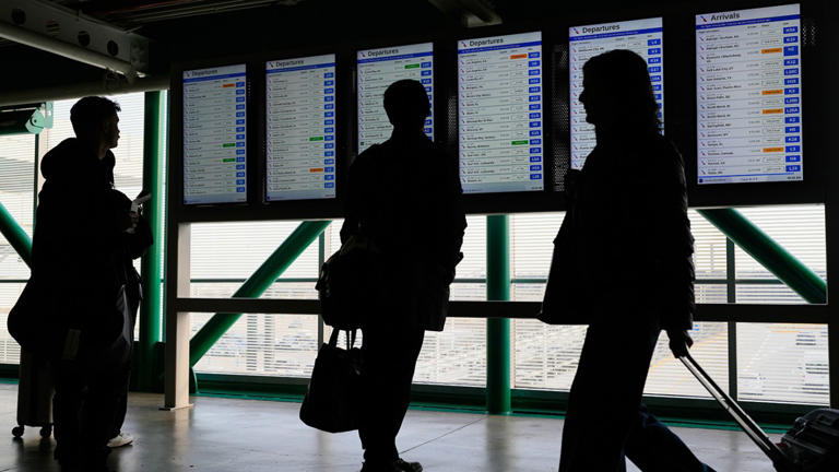 Democrats grapple with internal divisions heading into new year