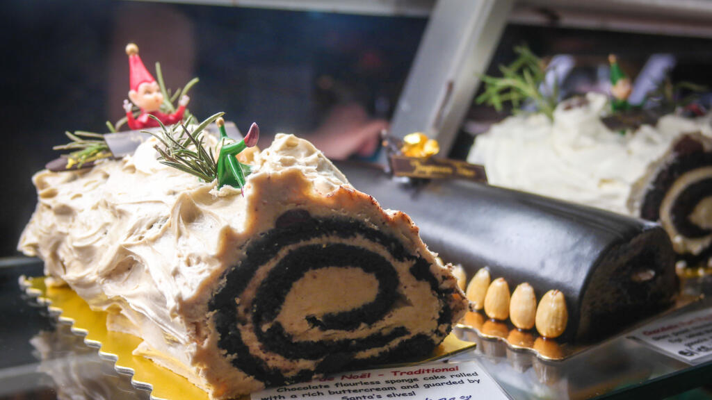 French Christmas traditions, from foie gras to oysters and the bûche de ...