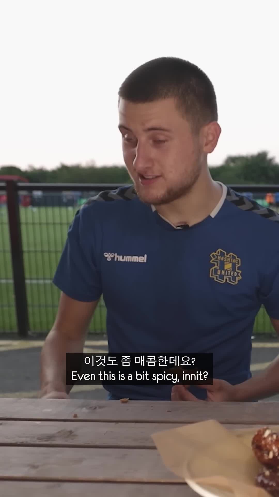 British footballers try Korean fried chicken for the first time | Epic ...