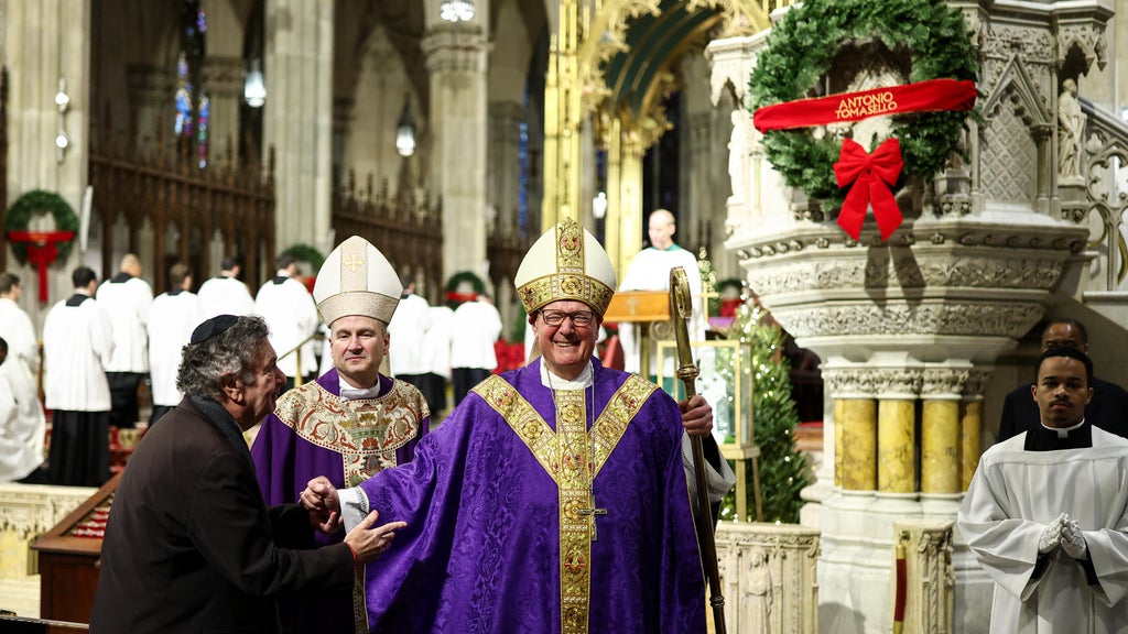 Faithful head to St. Patrick's Cathedral for Christmas Eve masses