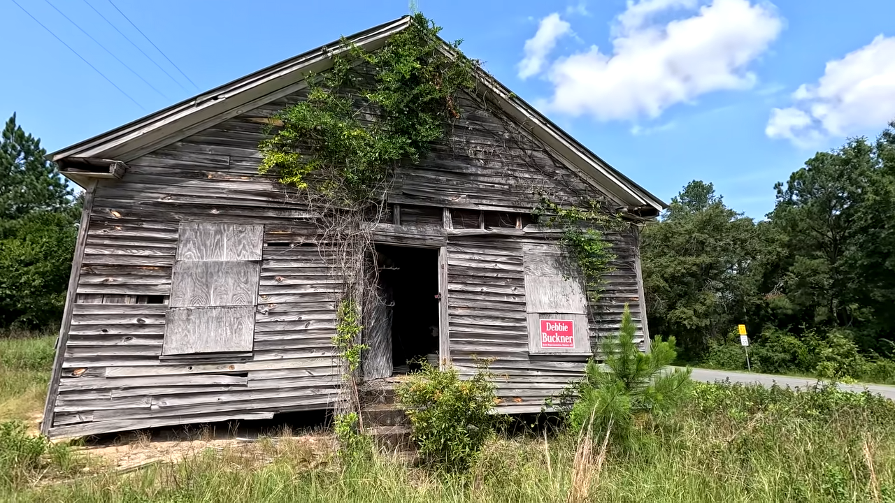 A 120-year-old building that tells the rise and fall of a Georgia town