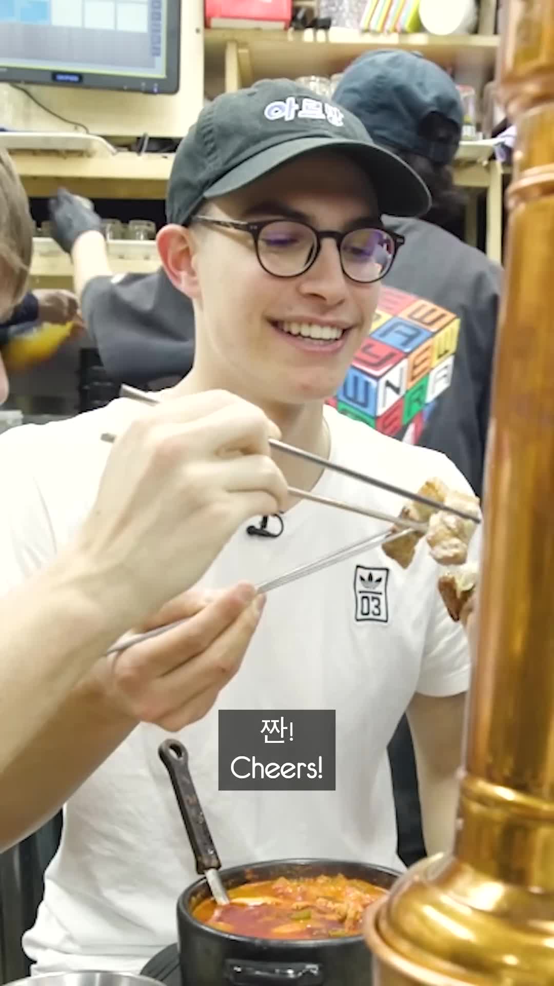 British uni students try Korean BBQ for the first time in Korea!