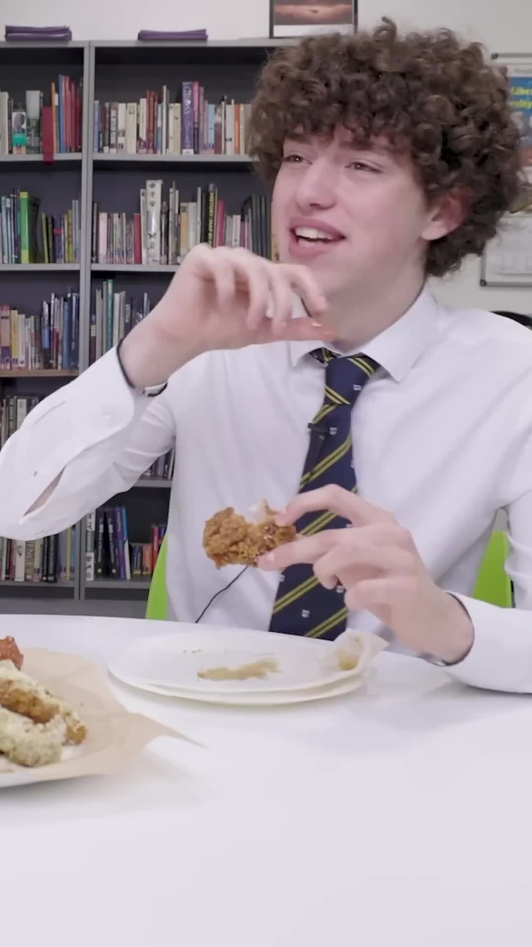 British high schoolers try Korean soy garlic chicken for the first time!