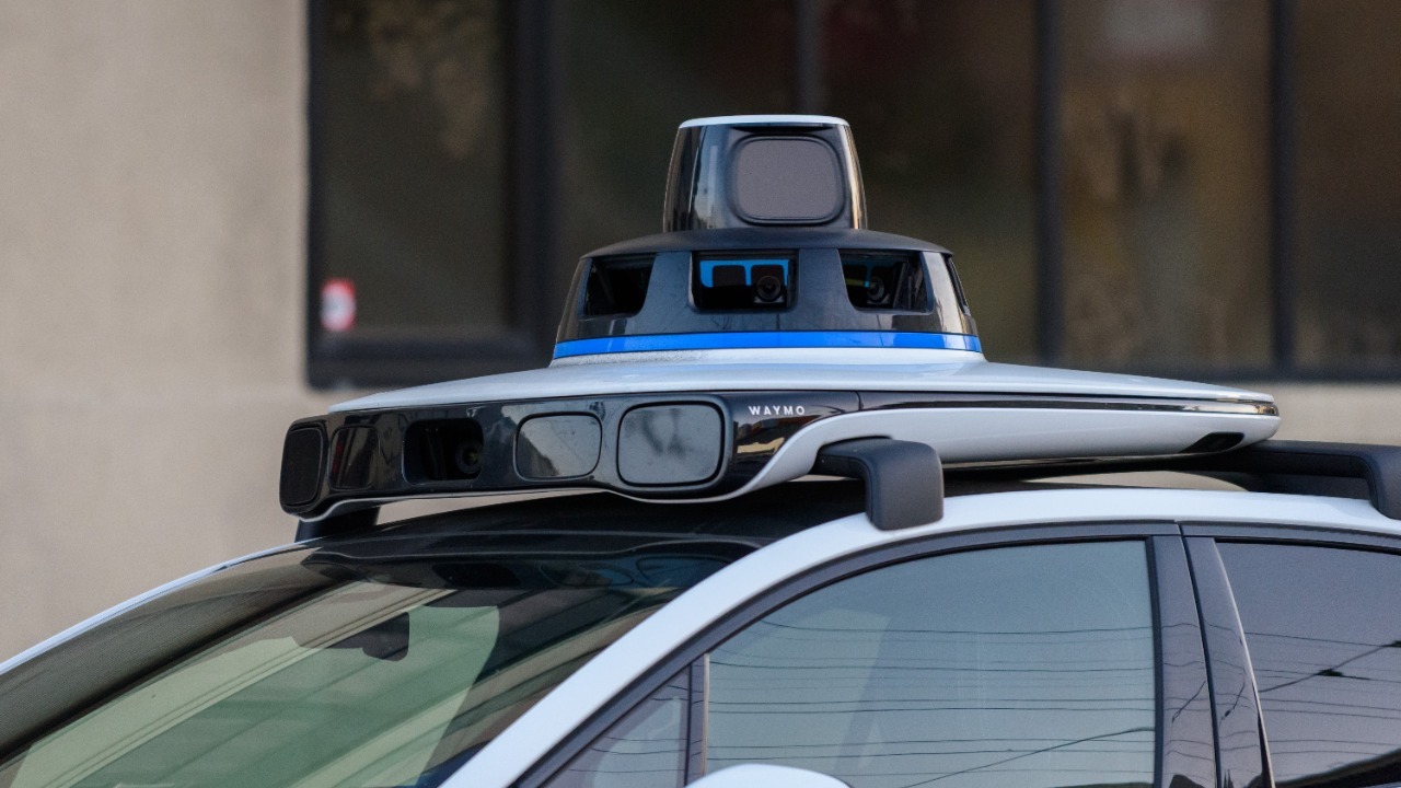 Blackout in SF left Waymo cars stuck in intersections