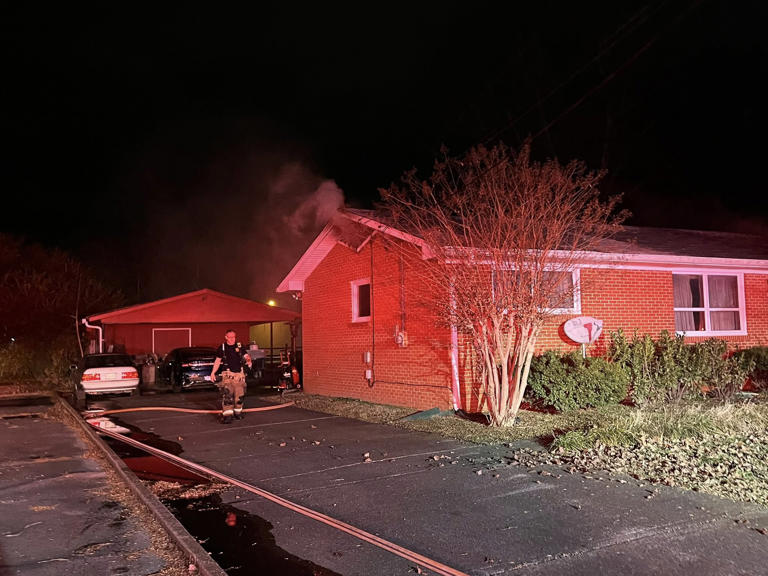 Man injured, home deemed 'unlivable' after Murfreesboro fire