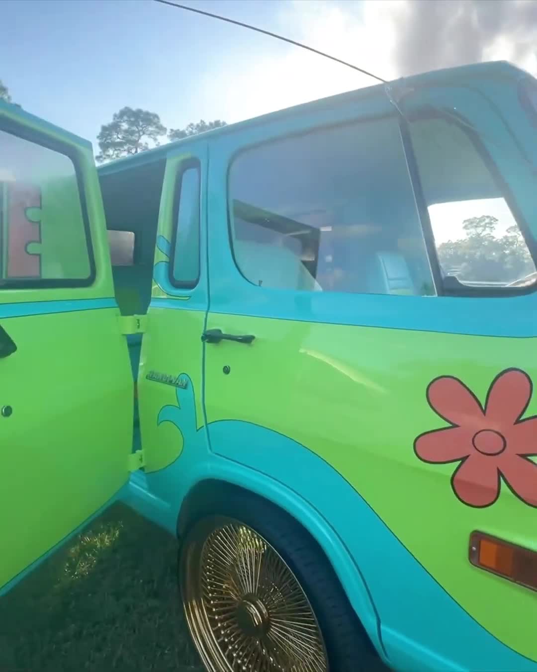 Kodak Black's mystery machine van on 24's Daytons