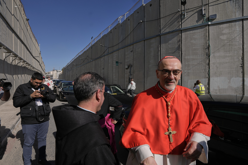 Thousands flock to Bethlehem to revive Christmas spirit after 2 years ...