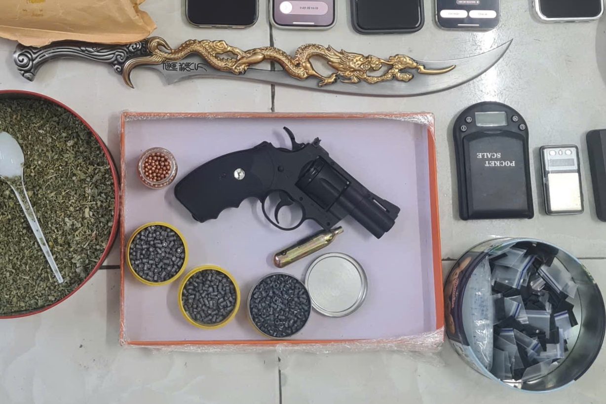 Triệt phá các tụ điểm ma túy, thu giữ súng và 1.476 viên đạn