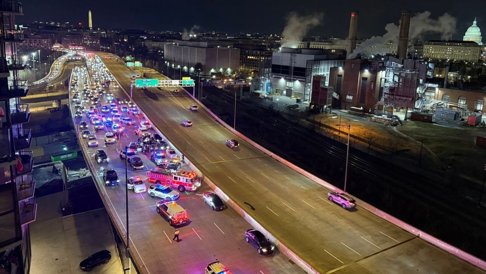 DC police officer seriously injured after crash on Interstate 695